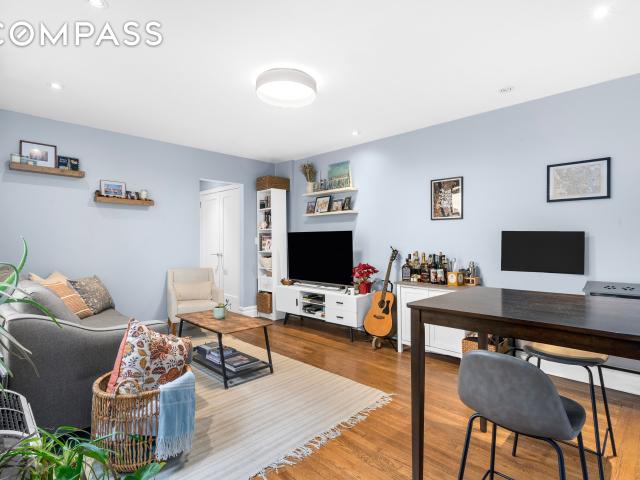 319 West 18th Street, New York, NY