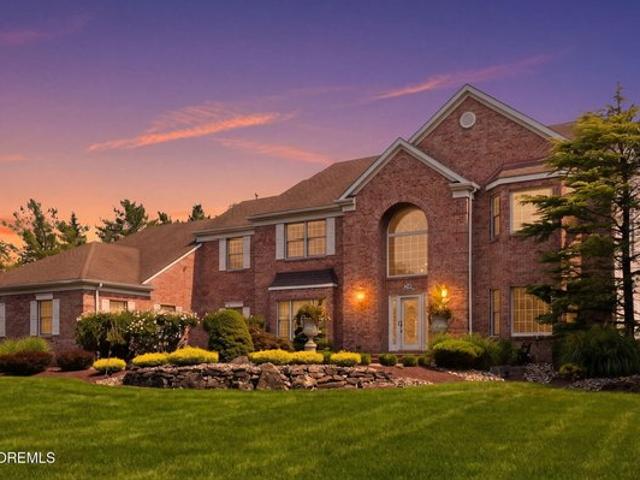319 Valley View Cir, Freehold, NJ 07728
