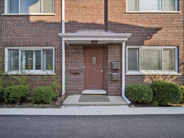 319 Vine Ave, Unit A, Park Ridge, IL 60068 | MLS #12616 | Compass