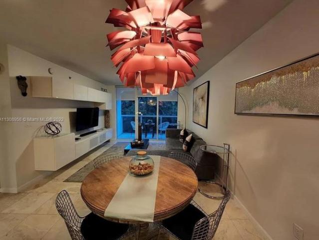 31 5th St SE #303, Miami, FL 33131