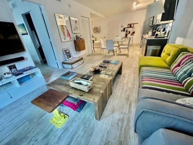 31 6th St SE #304, Miami, FL 33131