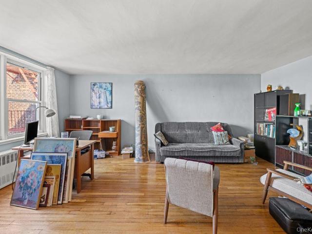 31 85 Crescent Street 608