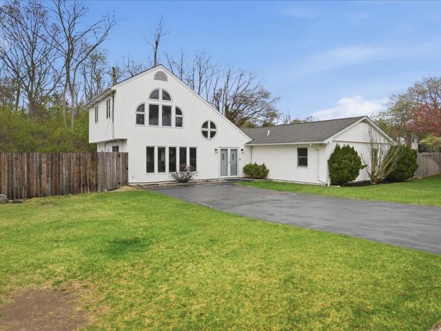 31 13th St, Holbrook, NY 11741 | MLS #990297 | Compass