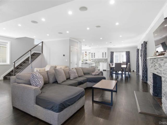 31 12 Buell Street