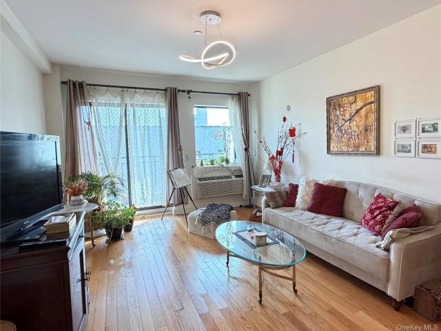 31 35 31ST Street 516