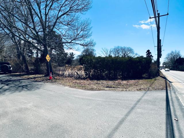 31 Temahigan Ave, Oak Bluffs, MA 02557 | MLS #44308 | Compass