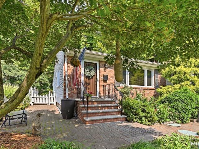 31 Truman Boulevard