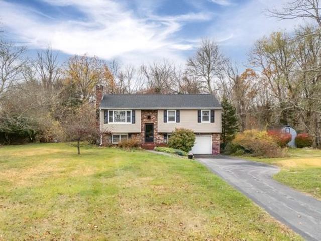 31 Uncas Dr, Griswold, CT 06351