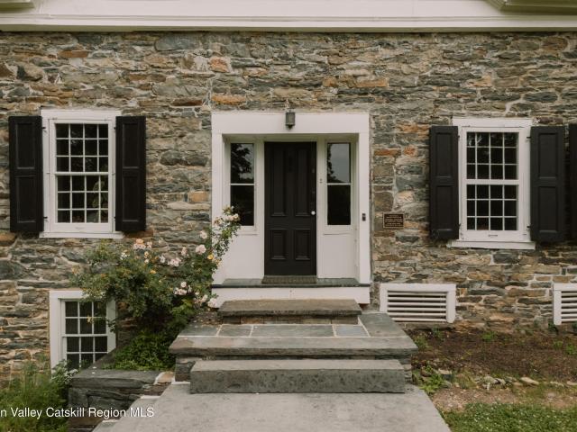 31 Upper Whitfield Road