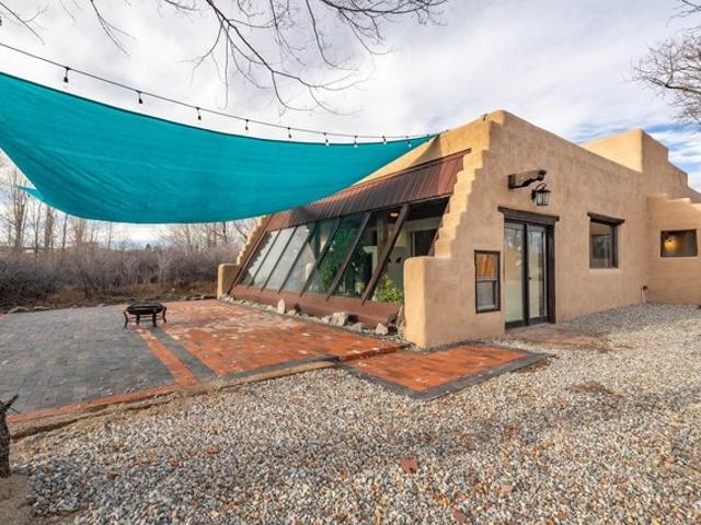 31 Upper Las Colonias Rd, El Prado, NM 87529
