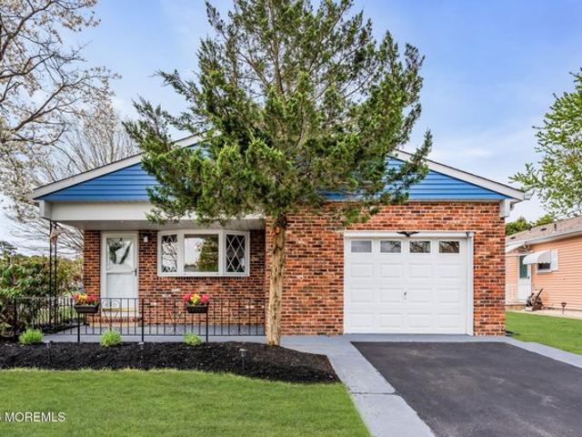 31 Vail St, Toms River, NJ 08757