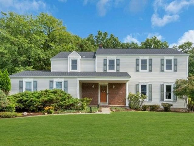 31 Valley Forge Dr, Hanover Twp, NJ 07981