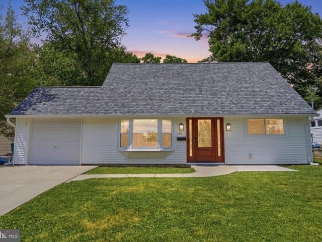31 Vermillion Ln, Levittown, PA 19054