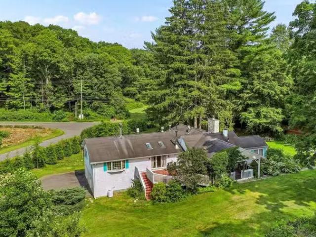31 WALNUT TREE HILL RD, SANDY HOOK, CT 06482 Single Family Res.