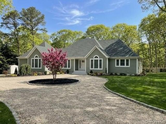 31 Windwood Ct, Westhampton, NY 11977