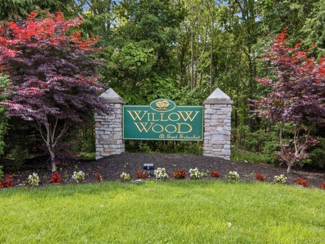 31 Willow Wood Dr, East Setauket, NY 11733