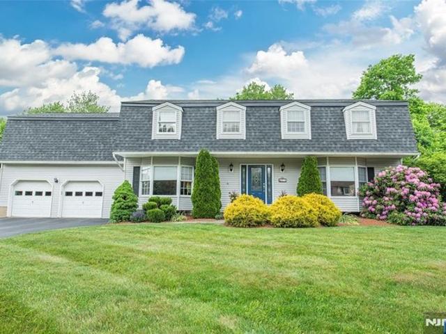 31 Yorkshire Ave, West Milford, NJ 07480