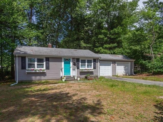 31 Acorn St, Middleboro, MA 02346