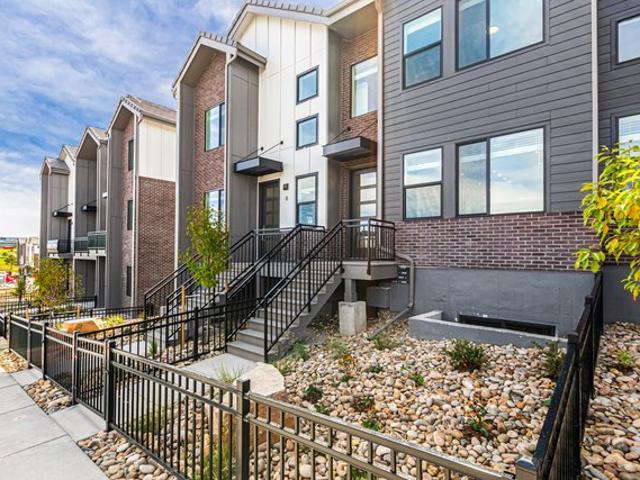 31 Ascent Trl, Englewood, CO 80112