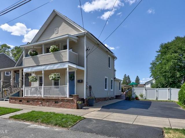 31 Ash St, Saratoga Springs, NY 12866