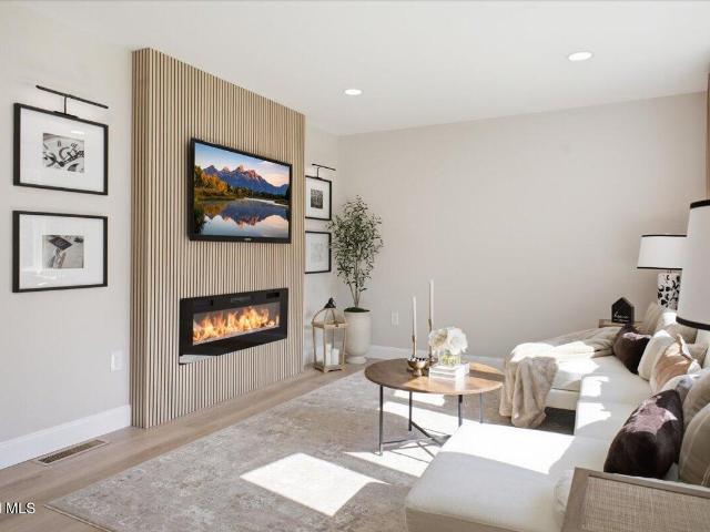 31 Arbutus Drive
