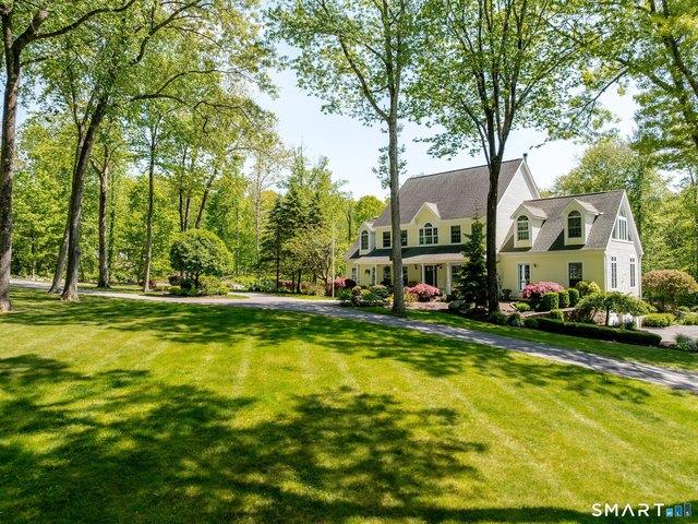 31 Aunt Pattys Ln W, Bethel, CT 06801