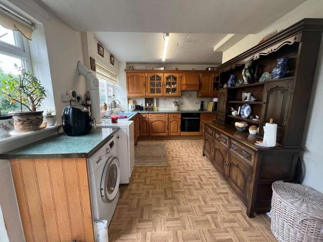 31 Bedroom Detached House