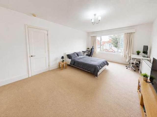 31 Bedroom Studio Flat