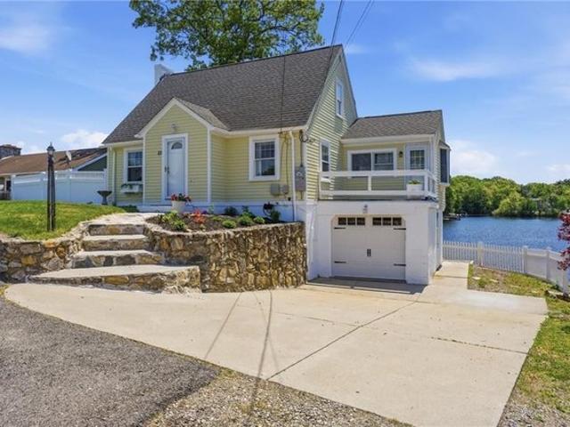 31 Beverly Cir, Smithfield, RI 02828