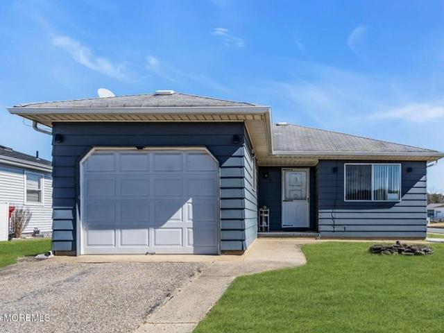31 Boca Raton St, Toms River, NJ 08757