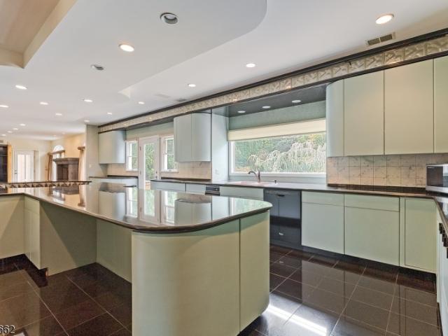 31 Blackbirch Rd