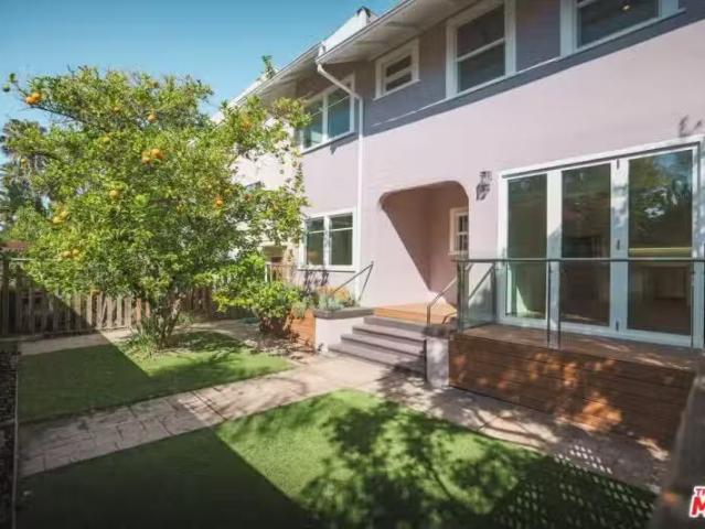 31 Breeze Ave, C, Venice, CA 90291