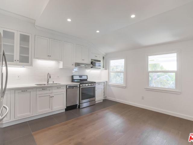 31 Breeze Ave, Unit C, Venice, CA 90291 | MLS #26663
