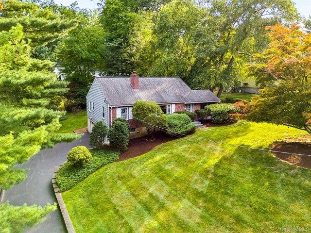31 Briarwood Dr, New City, NY 10956