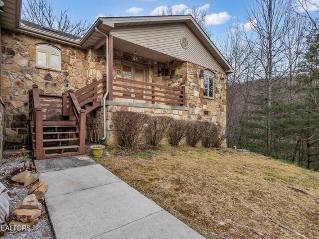31 Byron Ln, Crossville, TN 38558