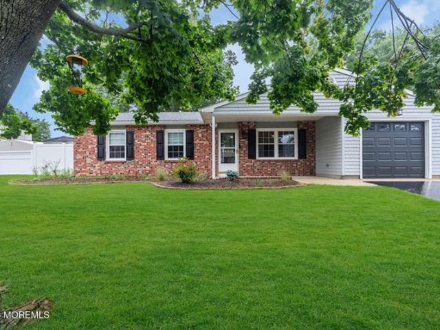 31 Cherry Ln, Howell, NJ 07731