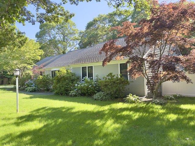 31 Childs St, Centerville, MA 02632