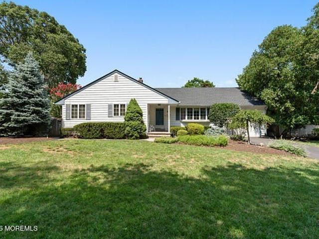 31 Circle Pl, Lincroft, NJ 07738