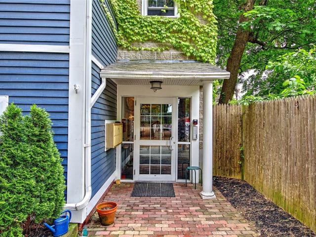 31 Commercial Street B
