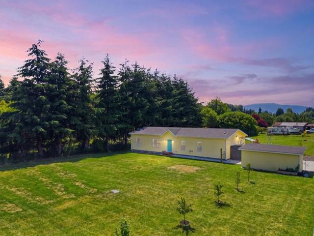 31 Community Ln, Sequim, WA 98382