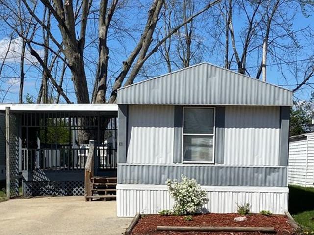 31 Coachman Dr, Urbana, IL 61802
