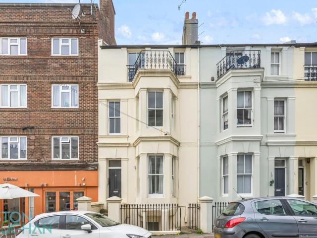 31 College Road, East Sussex BN2 2 bed apartment to rent £1,550 pcm £358 pw