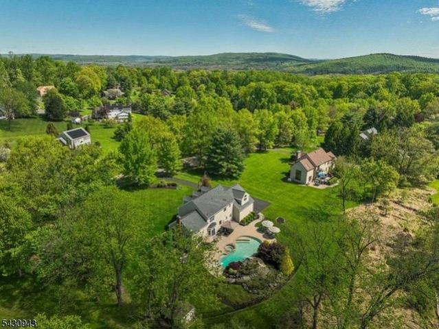 31 Copper Penny Rd, Raritan, NJ 08822