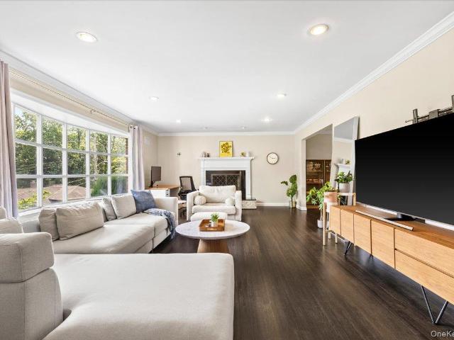 31 Claudet Way