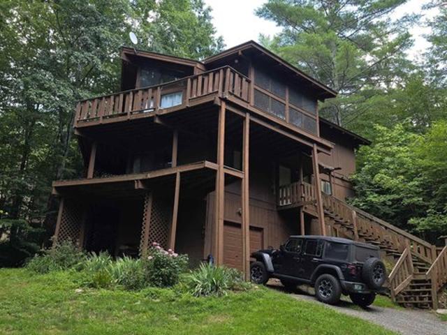 31 Clarina Nichols Ln, Hartford, VT 05047