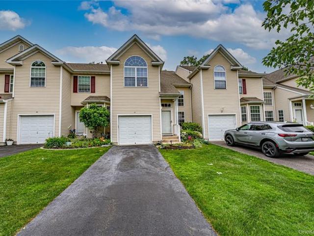31 Cranberry Cir, Medford, NY 11763