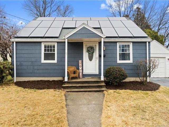 31 Damson Ln, Naugatuck, CT 06770