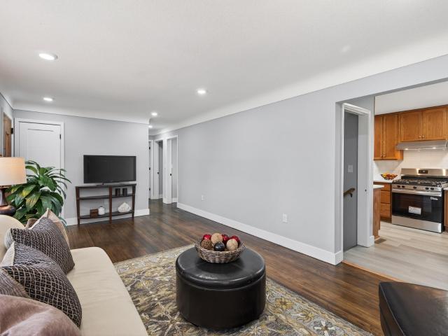 31 Demont Avenue E