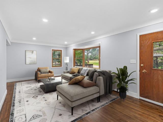 31 Demont Avenue E