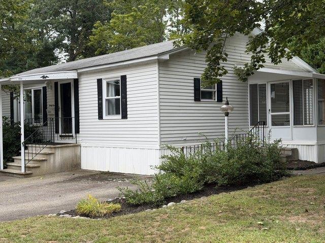 31 Deerfield Dr, Dover, NH 03820